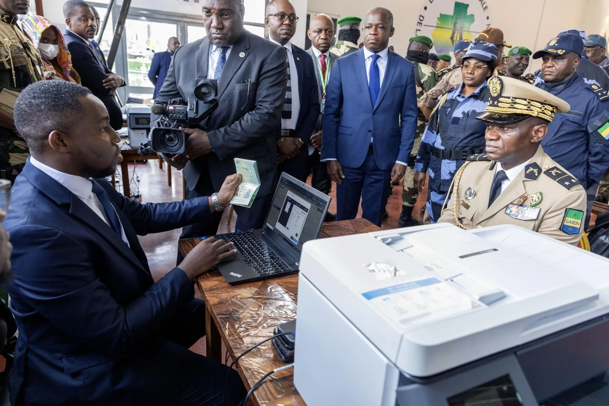 Gabon : Brice Clotaire Oligui Nguema s’est fait établir son NIP · Gabon24